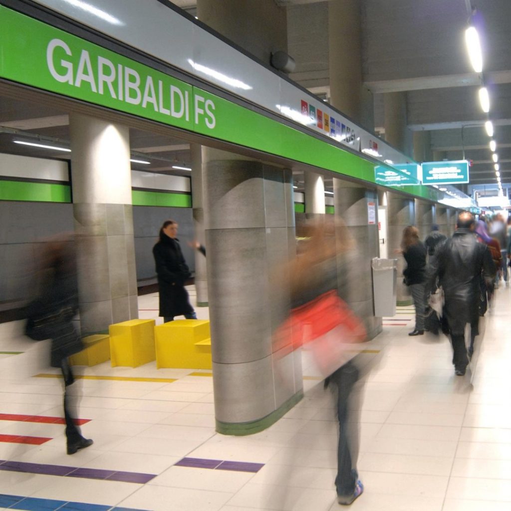 Metropolitana Milanese: Iconic Signage and Wayfinding – Inarea